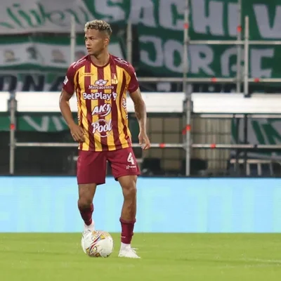 Así quedó la pierna de César Haydar tras la falta de Jader Gentil de ...