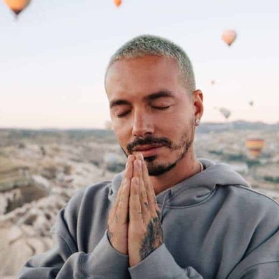 J Balvin lanza ‘Beyond Flowers’, su nueva colección de moda inspirada ...
