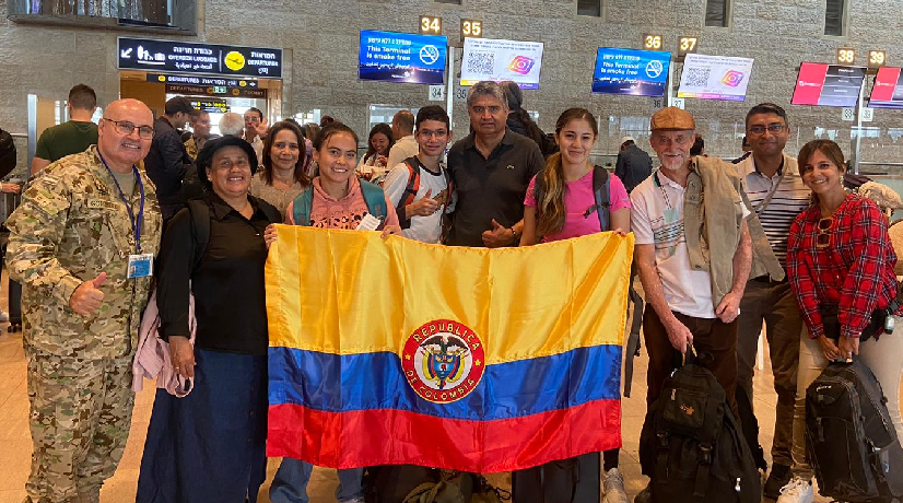 Diseñador colombiano en vuelo humanitario de la FAC: así fue su salida ...