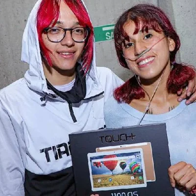 En Bogotá entregan tablets a personas en condición de discapacidad para ...