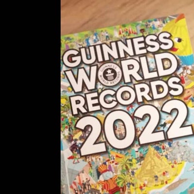 Este es el nuevo libro de los Guinness Récords y hay unos registros ...