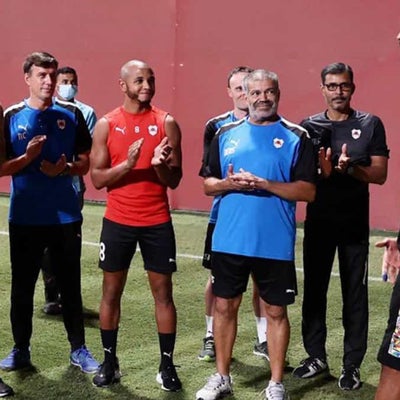 James Rodríguez le dio la bienvenida a Steven Nzonzi en el Al-Rayyan ...