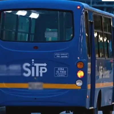 En video: con un cuchillo atacaron a conductor de Sitp en plena vía ...