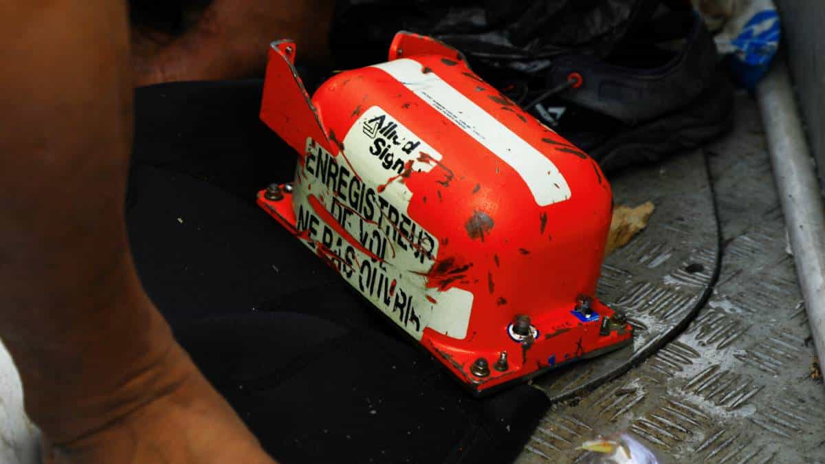 Recuperan Una Caja Negra Del Avión Siniestrado En Indonesia Noticias Rcn