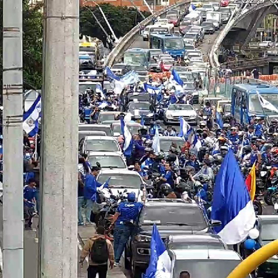 La caravana 'azul': miles de hinchas 'escoltaron' el bus de Millonarios ...