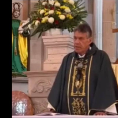 En video: Sacerdote es conocido como "Padre Pistolas" por usar armas en ...