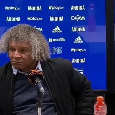 Reacción de Alberto Gamero al ver a Andrés Llinás con una cerveza en la ...