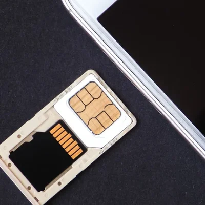 ¿Es necesario cambiar de SIM card para acceder a la red 5G en Colombia ...