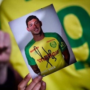 Encuentran un cuerpo de la avioneta en que se estrelló Emiliano Sala ...