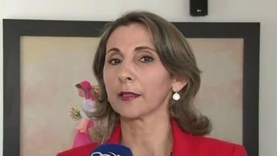 Imputan cargos a exauditora nacional por escándalo de cirugías ...