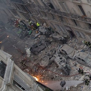 Sube a cuatro el número de víctimas por explosión en el centro de París ...