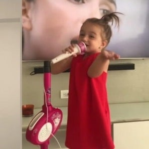 Pequeña fan de Greeicy Rendón se hace famosa por su tierna imitación de ...