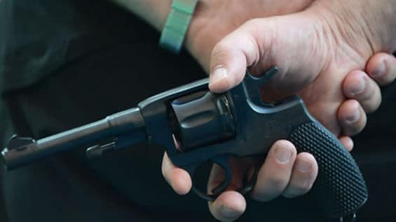 Bala disparada al aire tiene en cuidados intensivos a una menor en ...