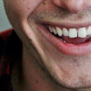 Un joven inglés pierde su dentadura por consumir seis latas de bebidas ...