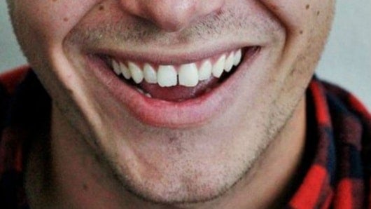 Un joven inglés pierde su dentadura por consumir seis latas de bebidas ...