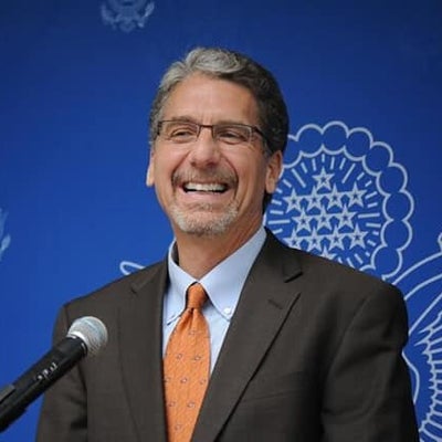 Kevin Bury, nominado como actor revelación en los Premios TV y Novelas ...