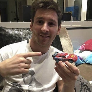 Messi muestra en redes sociales una foto del "nuevo Ferrari" que compró ...