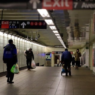 Hallan en el metro de Nueva York organismos desconocidos y trazas de ...