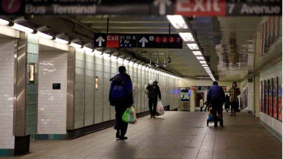 Hallan en el metro de Nueva York organismos desconocidos y trazas de ...