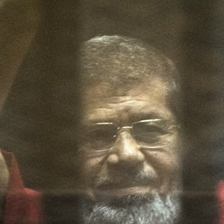 Corte egipcia aplazó sentencia en juicio de expresidente Mohamed Mursi ...