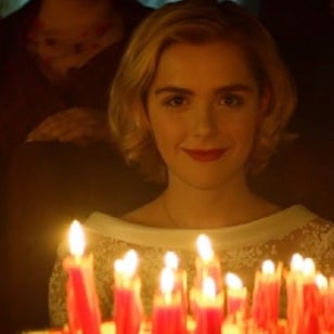 De vuelta a los 90: revelan el tráiler de la nueva serie de "Sabrina ...