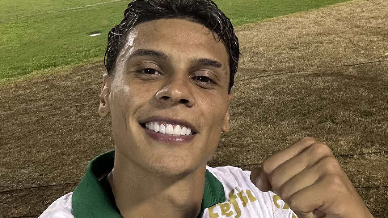 VIDEO | Richard Ríos asistió y le dio un regalo a una aficionada, tras ...