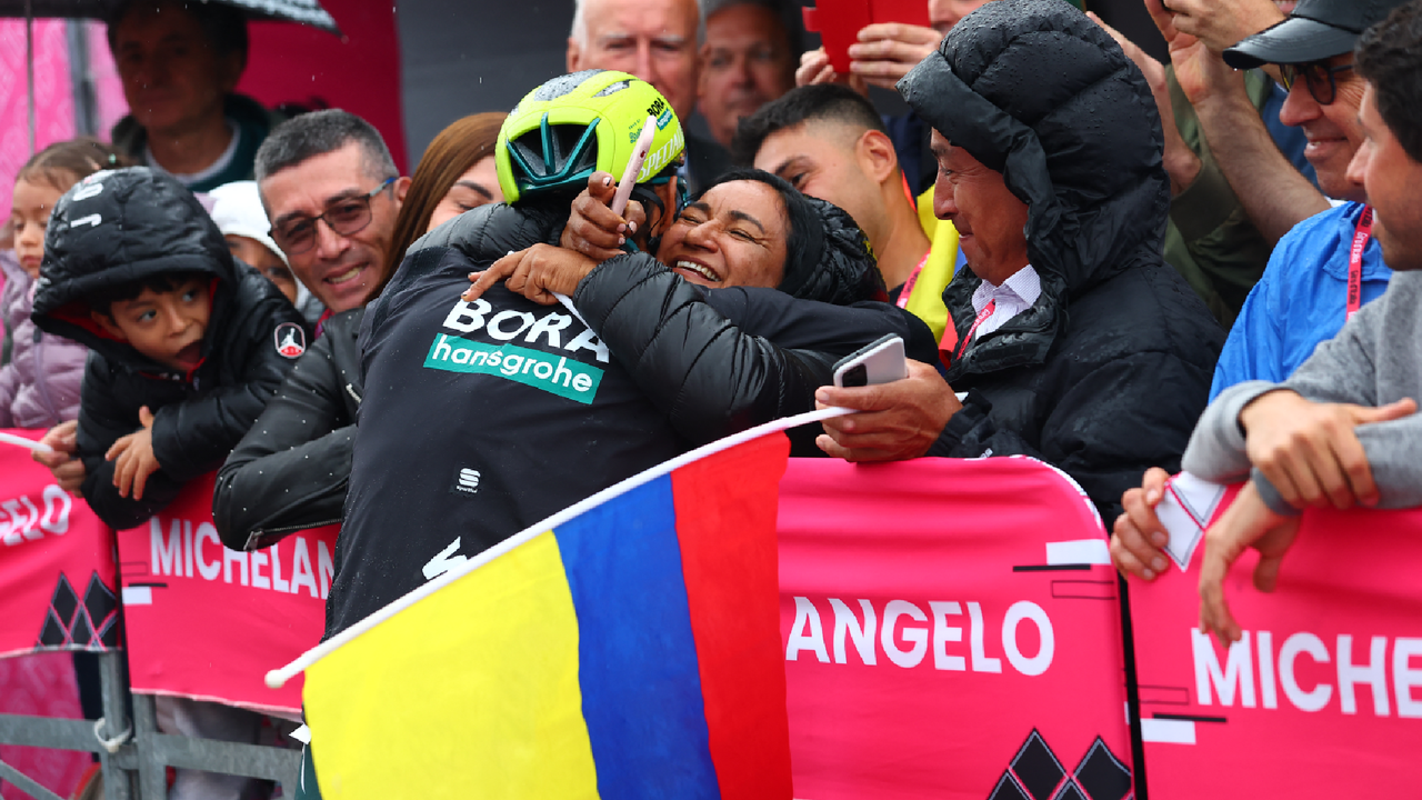 Daniel Felipe Martínez se emocionó tras su subcampeonato en el Giro ...