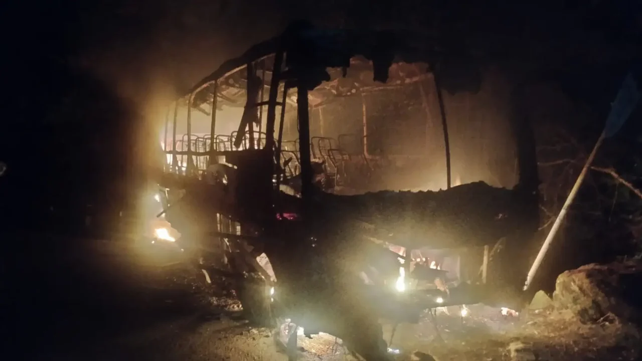 Toque De Queda En Buriticá Antioquia Tras Quema De Un Bus Por
