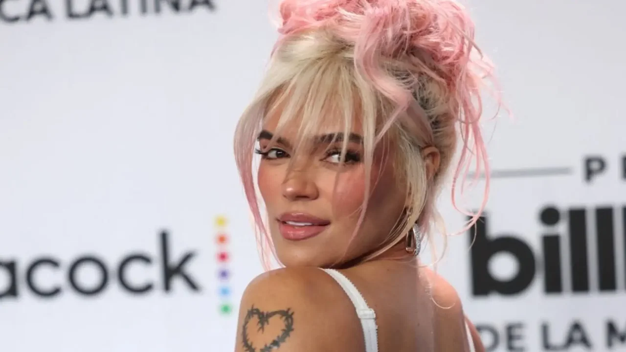 'La Bichota' al volante: Karol G deslumbró en Miami en su lujoso ...