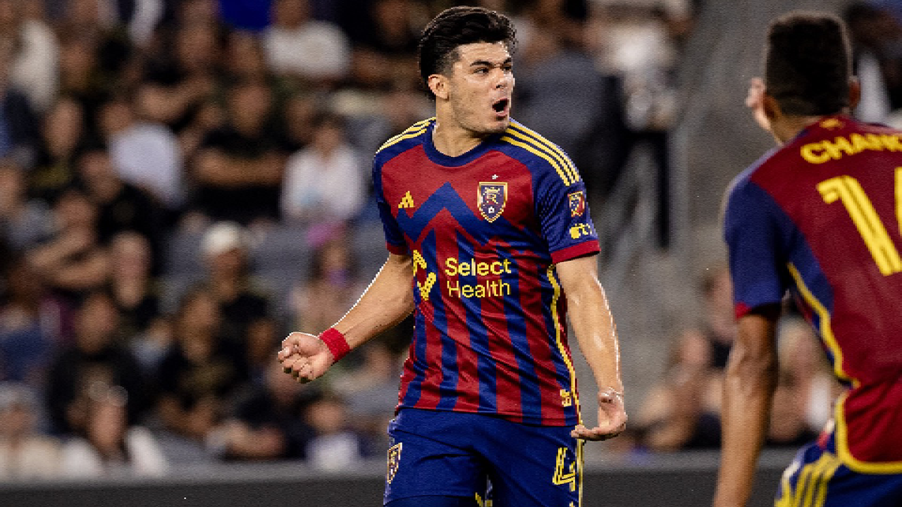 VIDEO | Bryan Vera sorprendió a Hugo Lloris con un golazo de tiro libre en LAFC vs. Real Salt ...