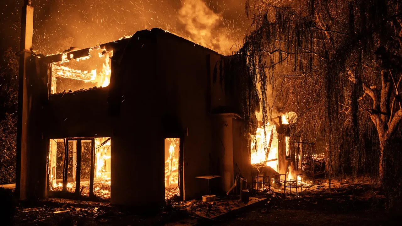 Estas son las impactantes imágenes del incendio que continúa azotando a ...