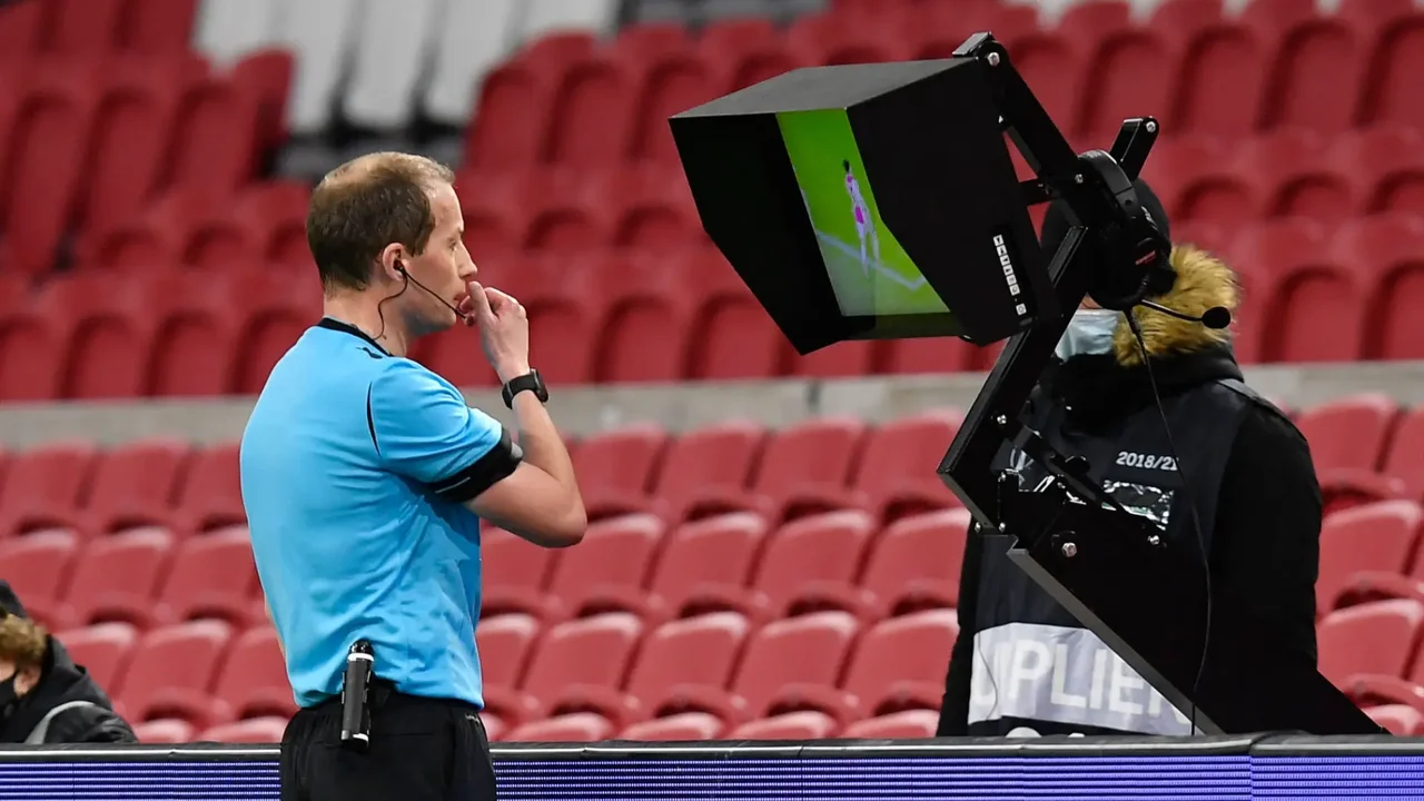 Los equipos pueden pedir revisión: el nuevo sistema de VAR que se ...