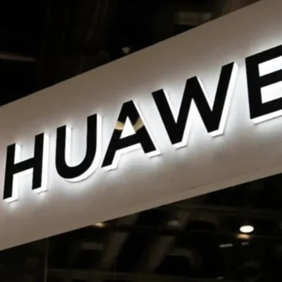 ¡Una locura! Huawei lanzó el primer teléfono con triple pantalla ...
