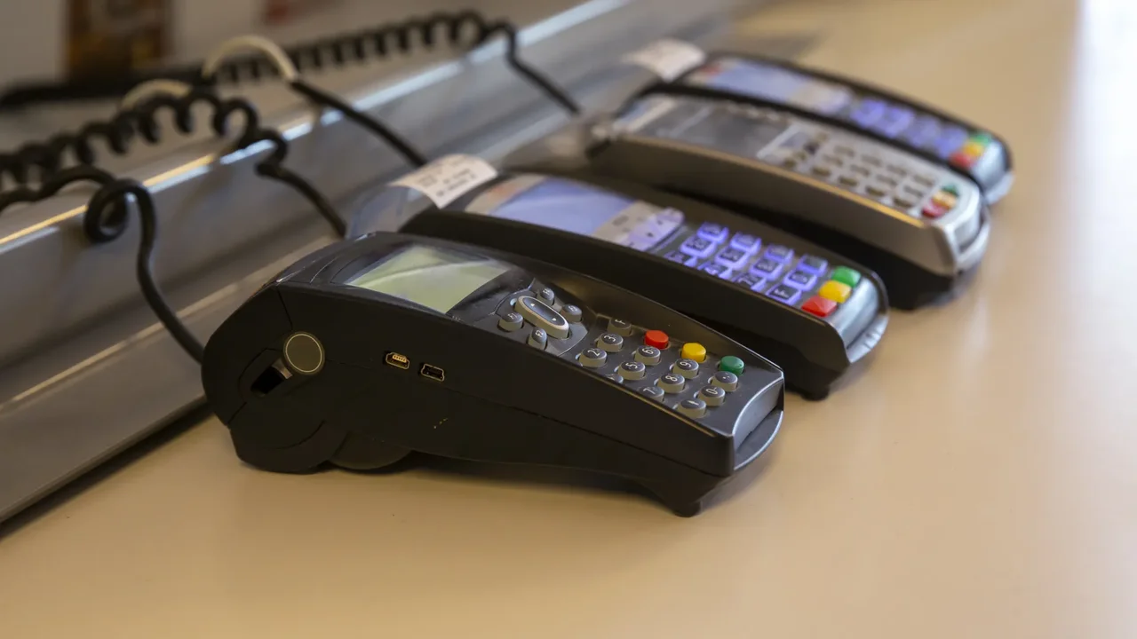 Pagos con datáfono cambian para siempre en Colombia: así impactará en ...