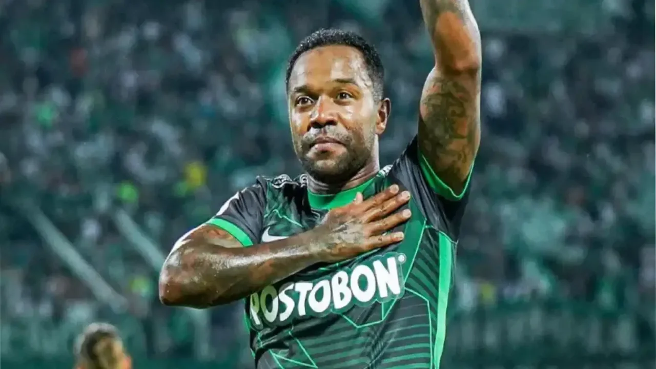 ¡Dorlan Pabón se vestirá de azul! El futbolista portará la camiseta de ...