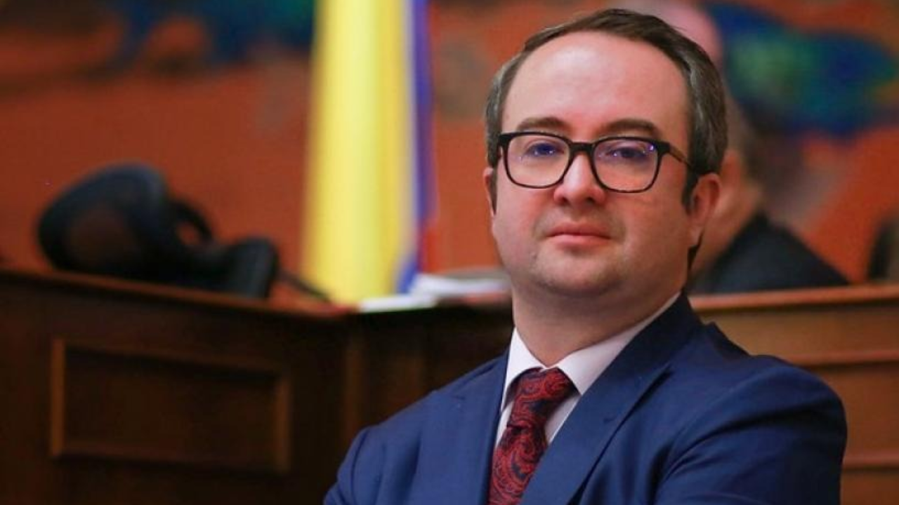Ciro Ramírez regresa al Senado tras orden de libertad: le levantaron ...