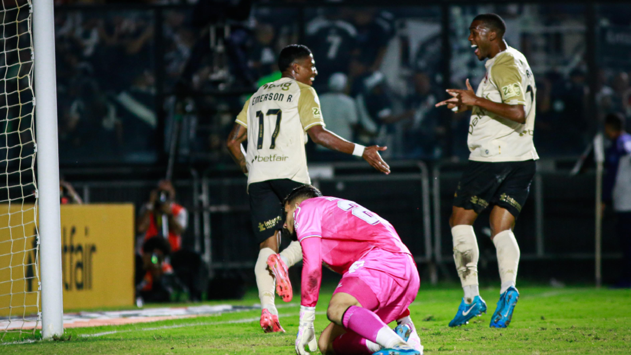 Emerson Rivaldo 'madrugó' a Santiago Arias y anotó para Vasco da Gama ...