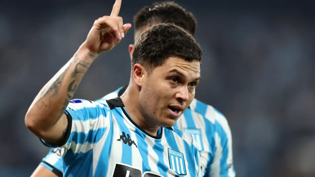 Juan Fernando Quintero, como con la mano: vea su asistencia en Racing ...