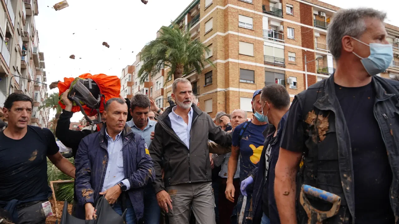Estallido de ira contra los reyes de España y Sánchez en su visita a ...