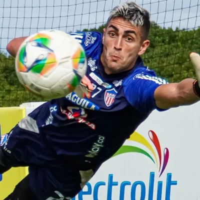 El arquero que busca Junior para el reemplazo de Santiago Mele ...