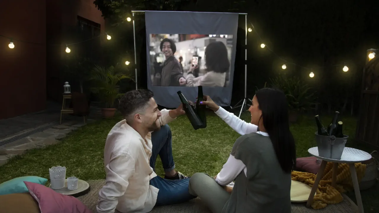 Cine en casa: proyector de Tiendas D1 por menos de $200.000 pesos ...