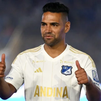 Hinchas de Millonarios en Pasto rompieron la seguridad para abrazar a ...