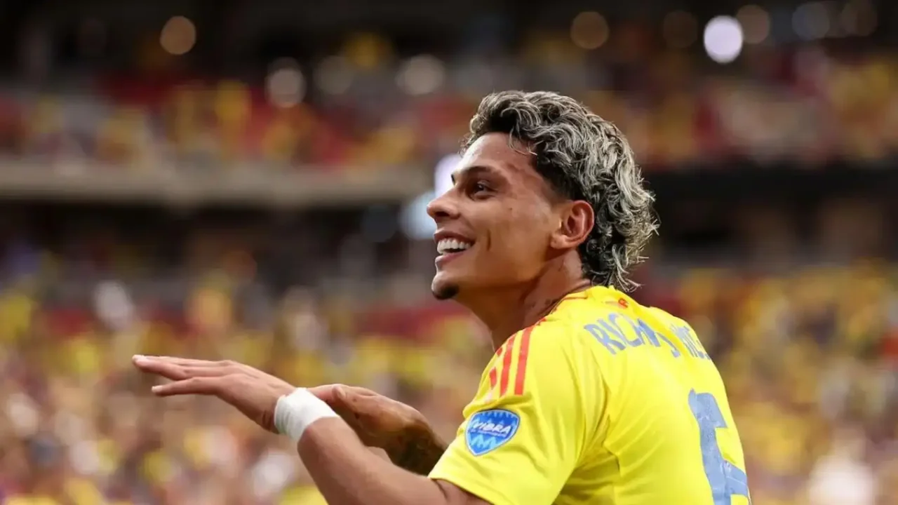 ¿Rumbo a una isla desierta? Richard Ríos fue visto con una modelo ...