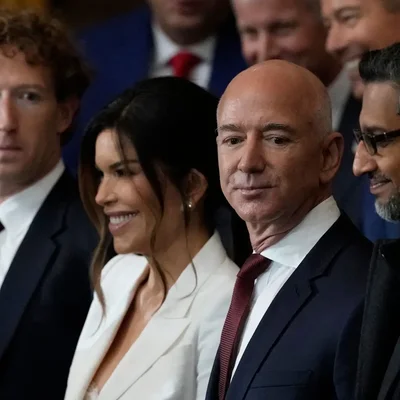¿Qué pasó entre Mark Zuckerberg y novia de Jeff Bezos? El momento viral ...