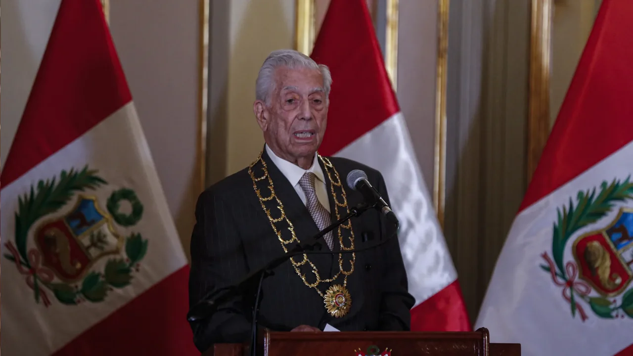 Falleció el escritor peruano Mario Vargas Llosa, Premio Nobel de ...