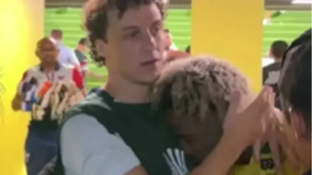 David Luiz consoló a Kevin Londoño tras insólito fallo para el ...