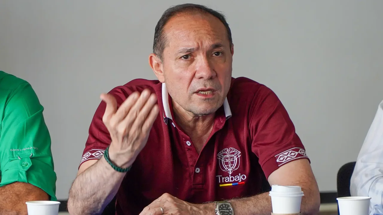 Procuraduría abre indagación previa contra el ministro Antonio Sanguino ...