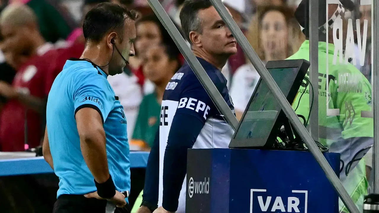 VAR tendrá drástico cambio en torneos Conmebol: así será su nueva ...