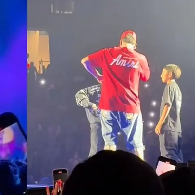 VIDEO I Blessd se va en contra de guardia que bajó a un fan de la ...