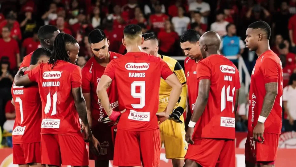 ¡Escándalo! FIFA sanciona a jugador del América de Cali con un año ...
